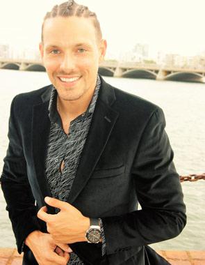 Derrick James es un narco en la serie de Nicky Jam